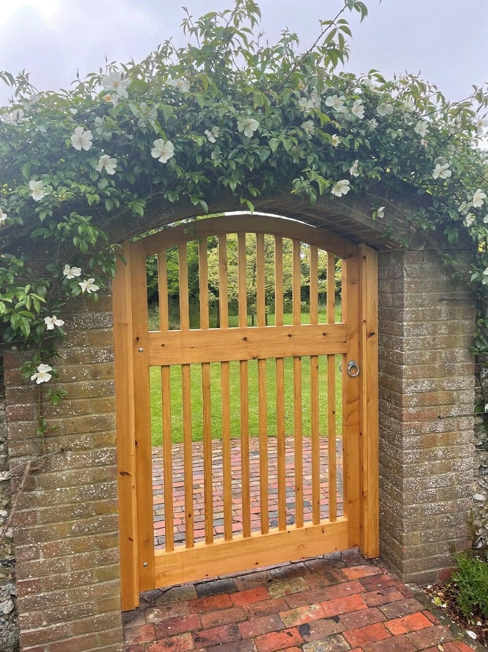 Garden Gates Hardwood That Stand Up to Daily Use - Wooden Gate Makers